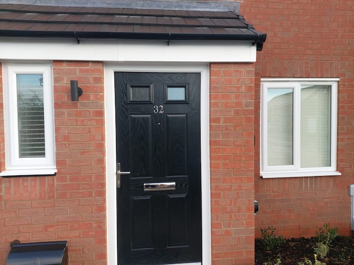 Modern 3 Bed House With Free Private Parking Rugby - Rugby