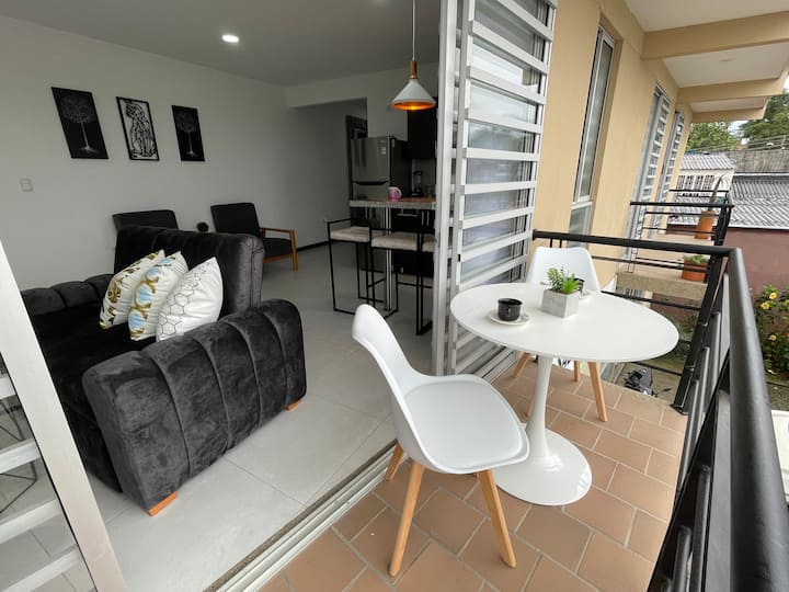 Central Apartamento  En Armenia Con Parqueadero - Armenia, Colombia