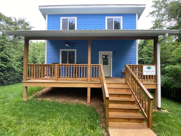 Cheerful "Big Blue" Home With A Porch And Loft - Asheville, NC