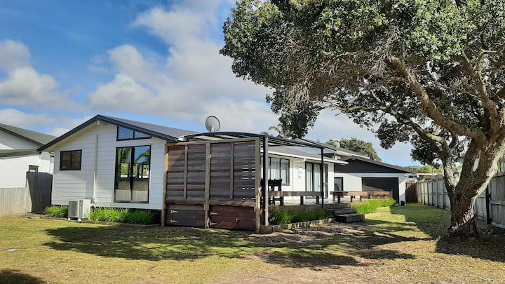 Hop Skip & A Jump To Pauanui Beach -Bagnall Beauty - Pauanui