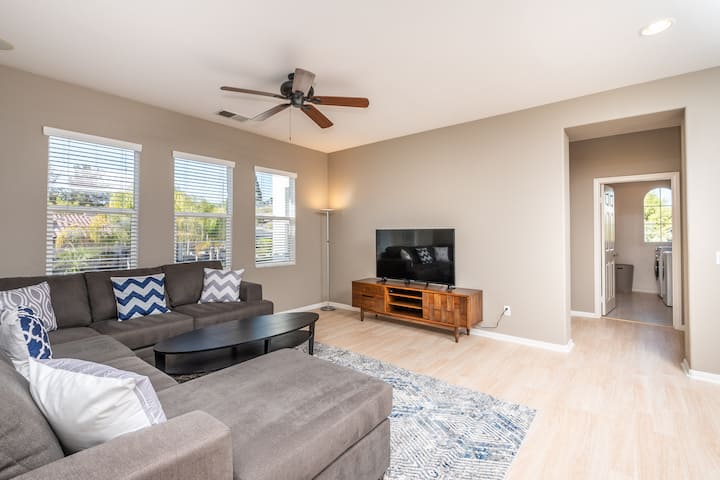 Stunning 5br Resort W/ Game Room/pool & Hot Tub! - San Diego, CA