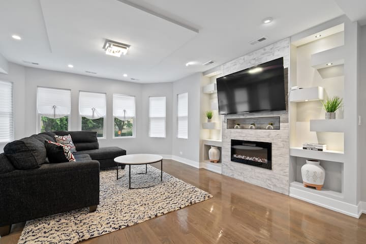 Gorgeous 7bd Home W/ Garage - イリノイ州
