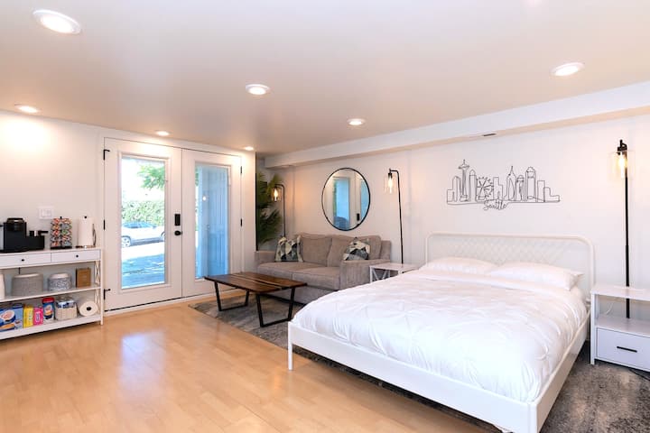 Parking | 5 Min To Seattle Children's & Uw - Kirkland, WA