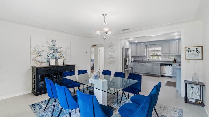 5bd/3.5ba Big House W/ Pool Near Pinellas Park - St. Pete Beach, FL
