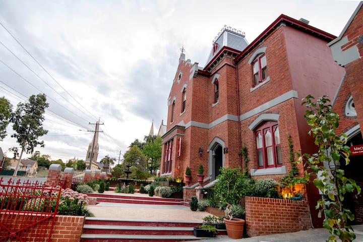 The Residence Of Mackenzie Quarters
Cbd Bendigo - Bendigo