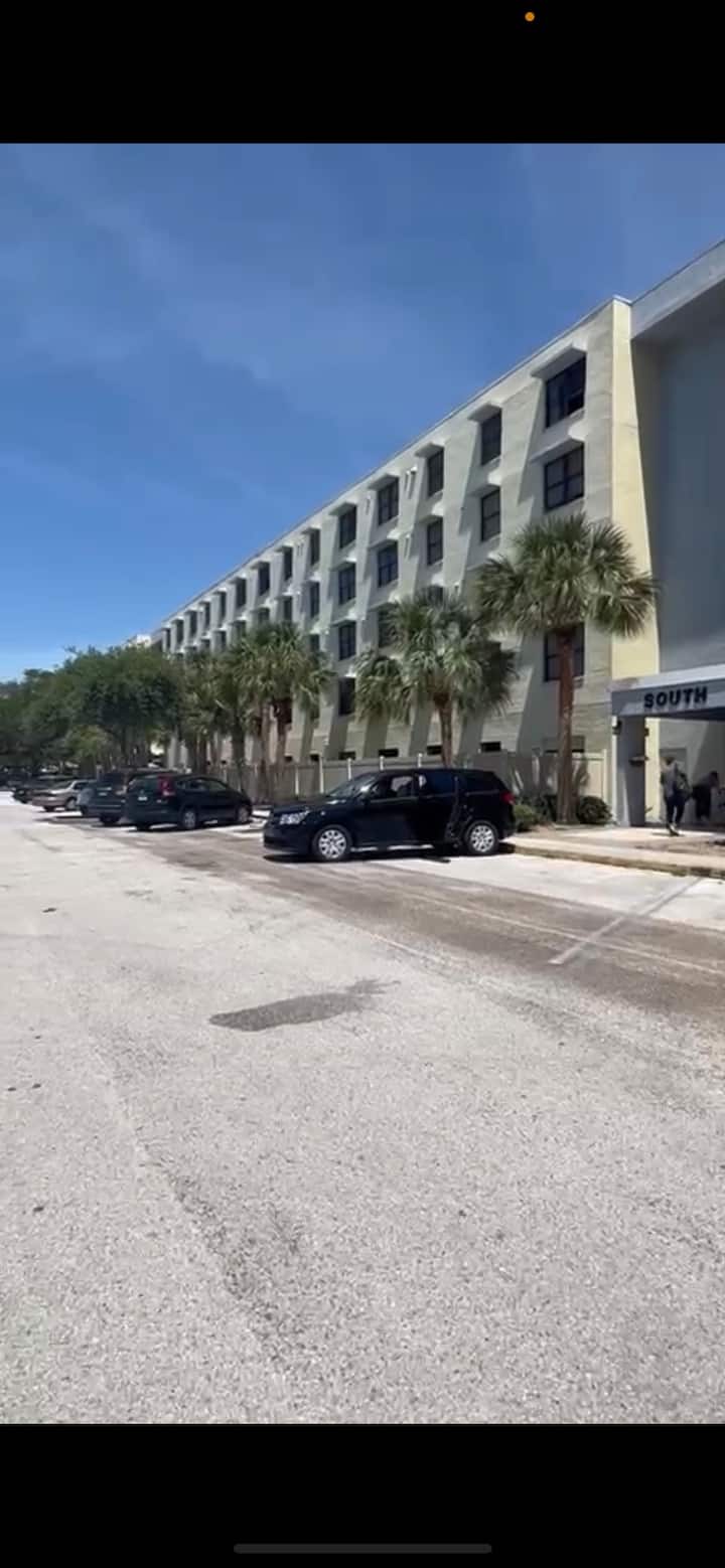 Newly Renovated 2 Bdrm 2 Bathrm 5 Min From Beach - Clearwater, FL