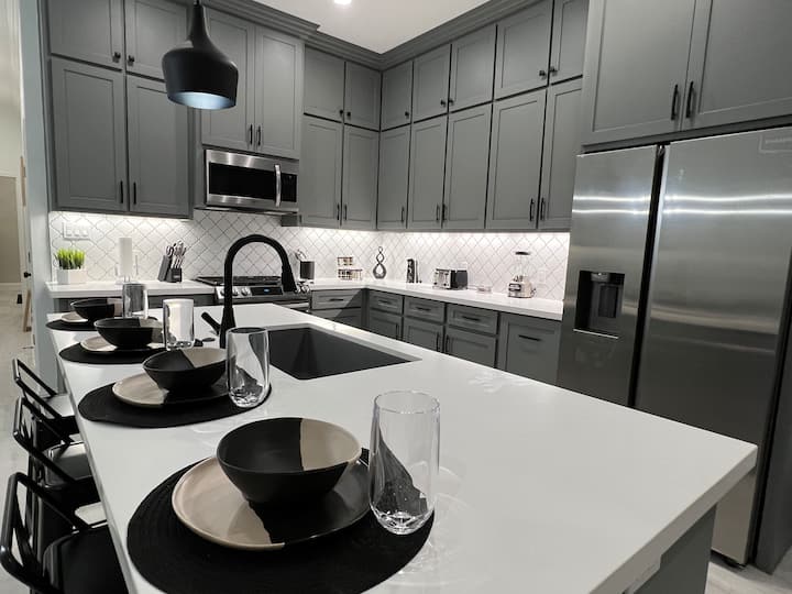 Luxurious-modern Brand New 4 Bedroom Townhome - Corpus Christi, TX
