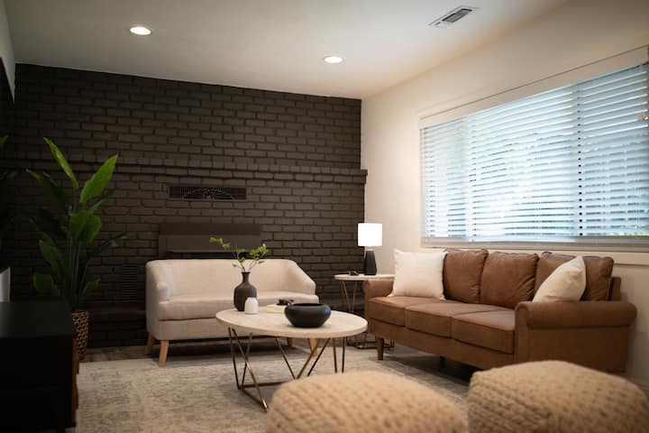 Stunning Clovis Retreat Nestled In Prime Location - Clovis, CA