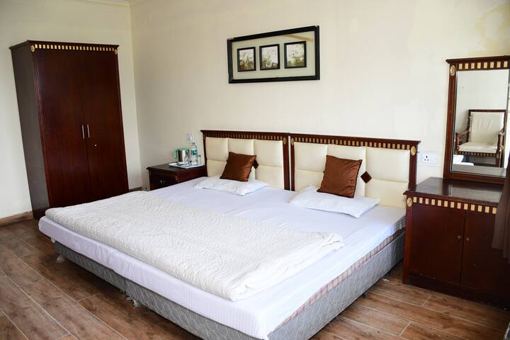 Lake View Room With Personal Balcony Nainital - Nainital