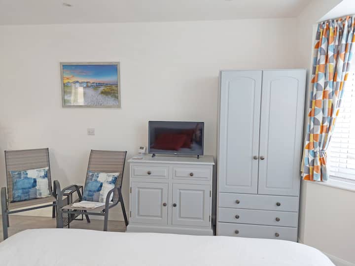 10 Handpicked Airbnb Vacation Rentals In Southbourne, UK - Updated 2025 ...