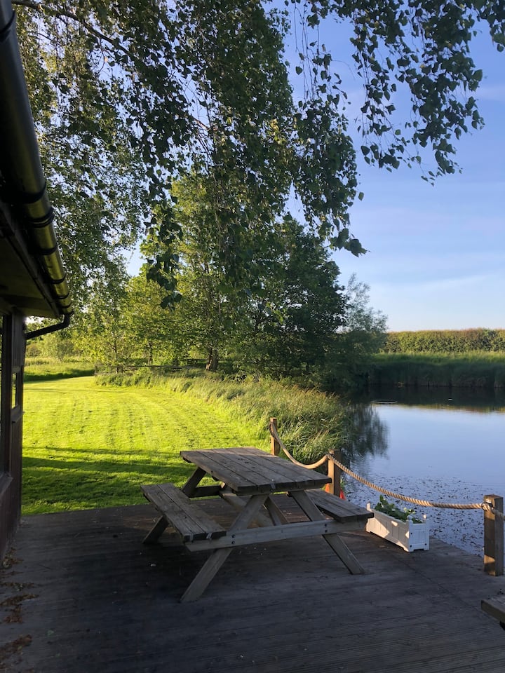 Bell Tent Situated In A Secluded Lake Location - 템스