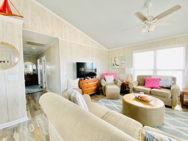 *Beach House! *Views! *Steps To Ocean! *Amenities! - Oak Island, NC