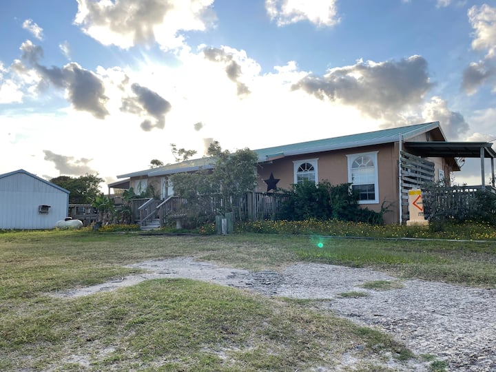 Sdo Lodge Cabin B.  2 Bedroom 1 Bath.  Duplex. - Port O'Connor, TX
