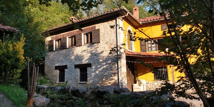 Huis In De Natuur En Bergen, Naast Een Beekje - Asturias