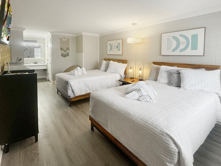 Double Room @ Dry Dock Inn- Pools, Walk To Beach! - Carolina Beach, NC