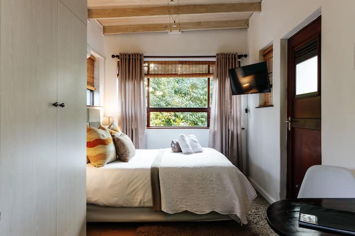 Double Room With Free Wifi & Secure Parking-unit2 - George