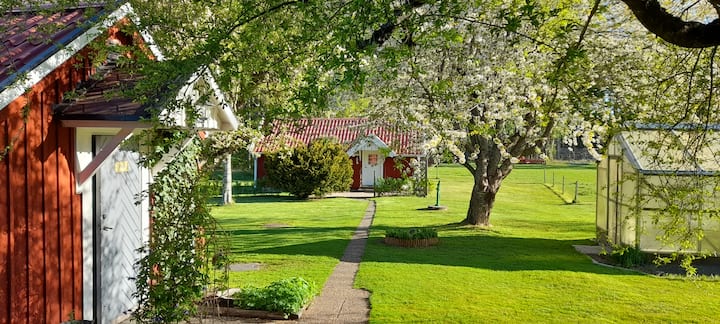öVernatta I Gårdshus
Nära Skara Sommarland. - Skara