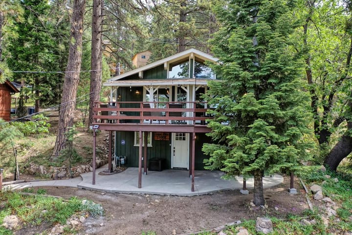 Large Balcony & Grill | Near Lakes | Cozy Home - Running Springs, CA