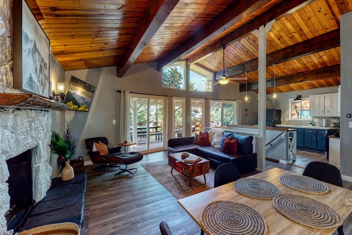 Large Balcony & Grill | Cozy Home| Near Lakes - Running Springs, CA