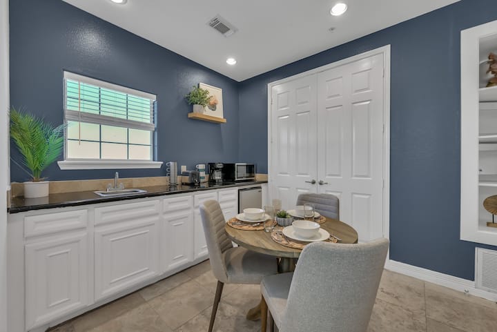 Suite On The Shores Of The Lake & Amenities ❤️ - Conroe, TX