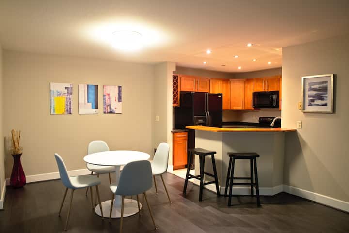 Spacious Apartment In Downtown Bellevue - Bellevue, WA