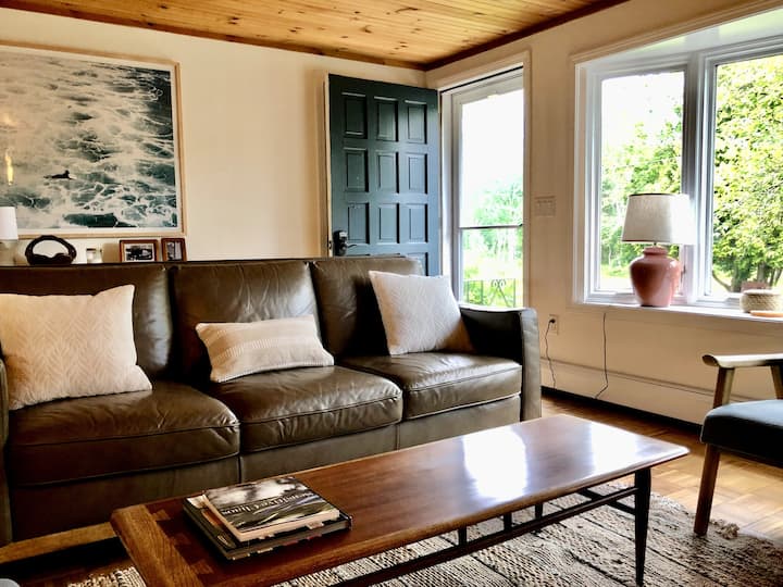 Cozy Cottage By The Beach - Rhode Island