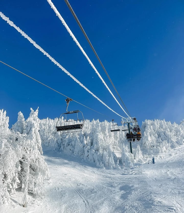 Cozy Ski Getaway • Stunning Views • King Bed - Laurentides