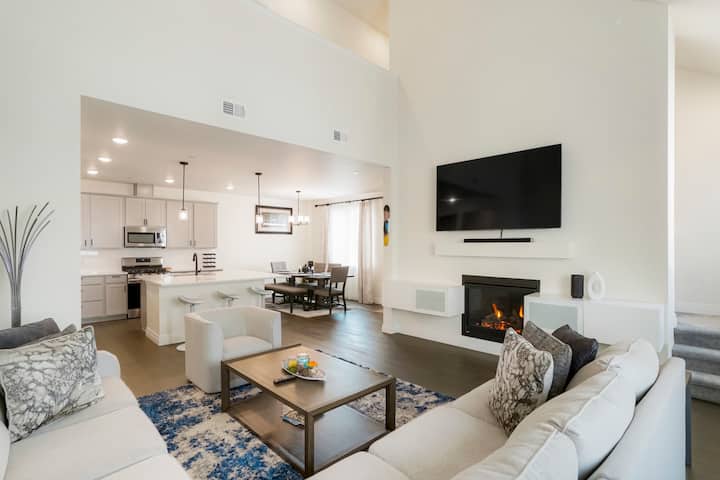 Beautiful Spacious Entire Condo In Aurora. - Aurora, CO
