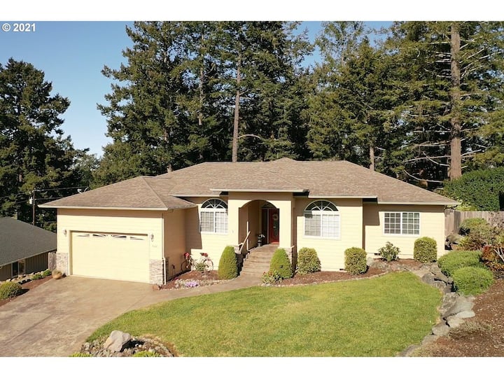 Beautiful Home Close To Harris Beach - Brookings, OR