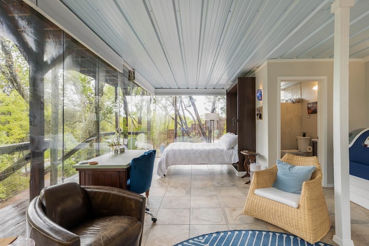 Wellness Studio -Hyperbaric Oxygen & Light Therapy - Austin, TX