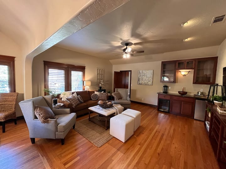 The Hideaway On Brown Ave. - Fresno, CA