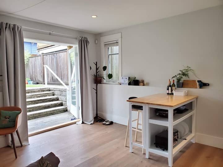 Quiet Garden Suite Close To Lively Main Street - Vancouver