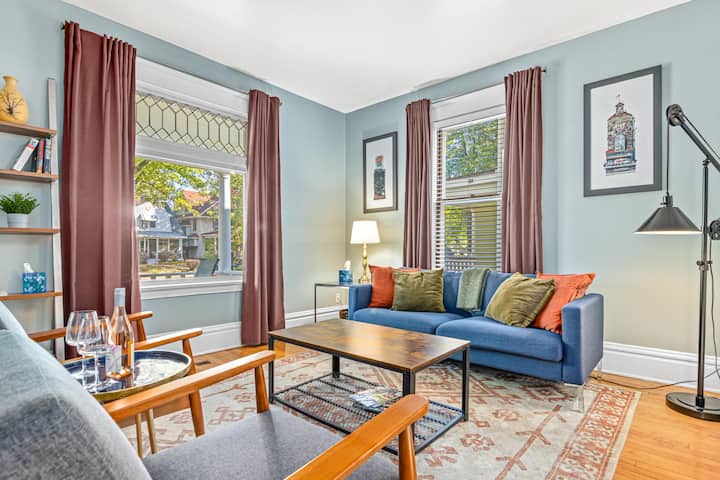 Lake Harriet Gem | Vintage Charm + Modern Comfort - Edina
