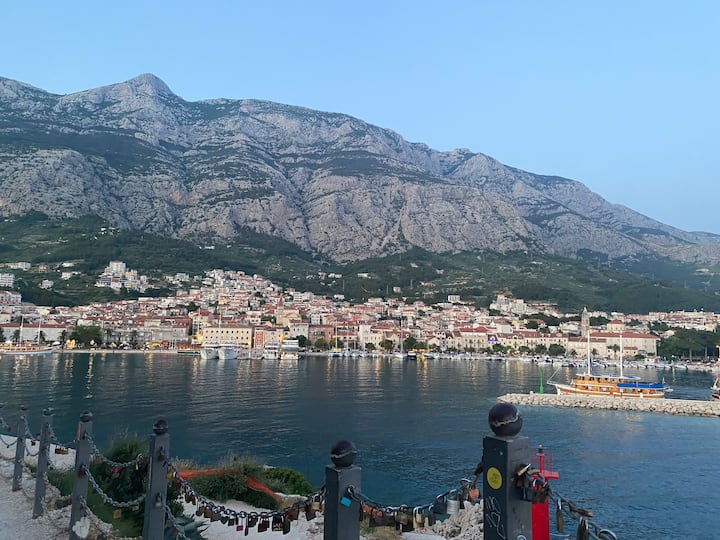 Modern Apartment In A Quiet Neighbourhood - Makarska