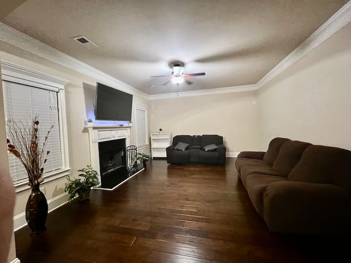 The Newnan Home - Near Highway & More - Newnan, GA