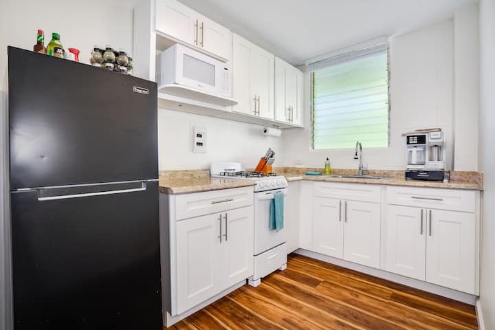 Pe 401 1 Bedroom Condo W/ Free Parking - Maunalua Bay Beach, HI