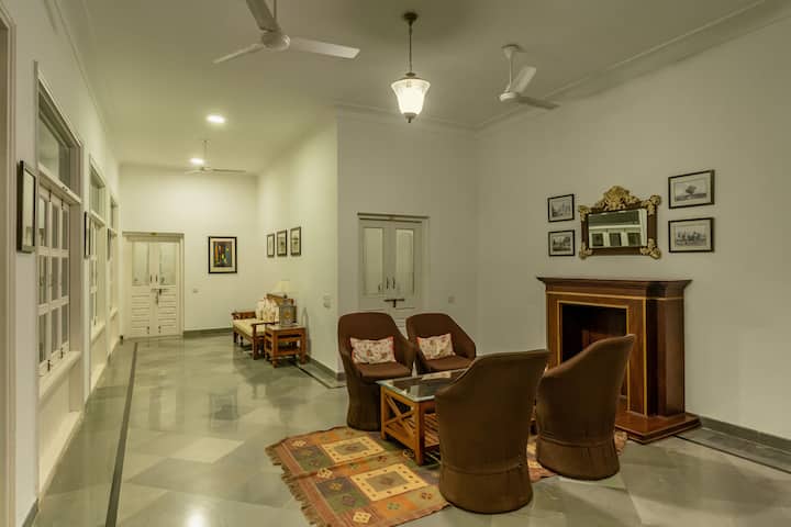 1 Room In A Lakeview Bungalow With Pool - Udaipur