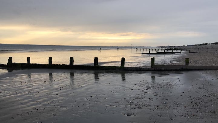 Cheerful 3-bedroom House 2 Minutes From The Beach - Bracklesham Bay