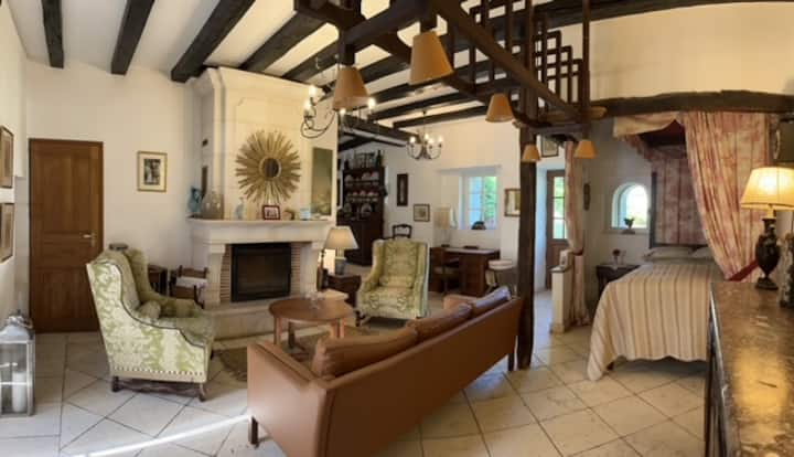 Gîte Ancien Relais De Chasse 18è Piscine. - Le Vigeant