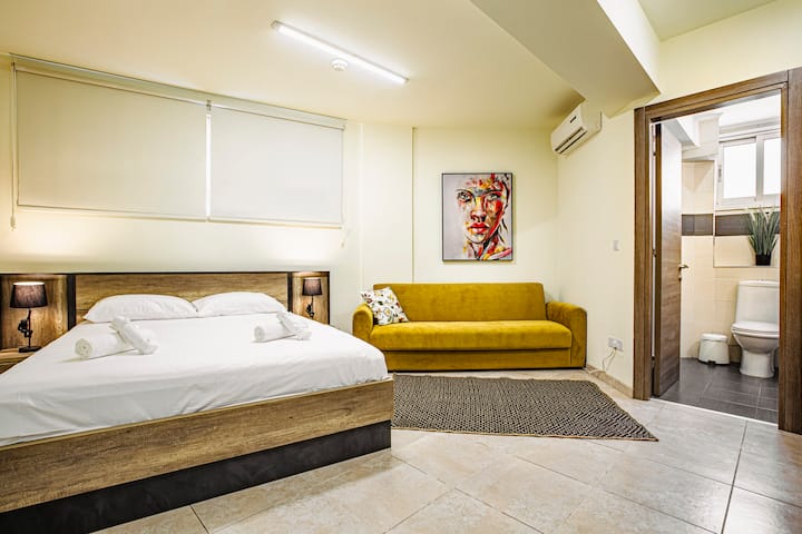 Modern Stylish Studio, Historic Center, Near Beach - Limassol