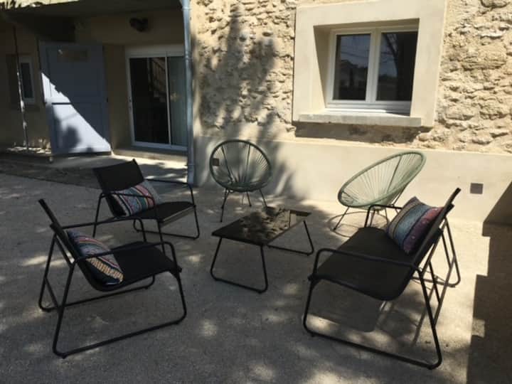 Gîte Lumineux Et Confortable Dans Un Mas Provençal - Monteux
