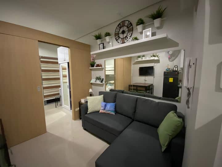 Cozy 1 Bedroom Condo With Penthouse Vibe - Quezon City