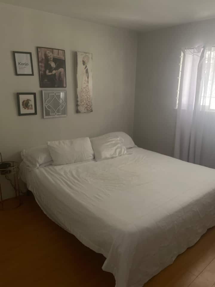 Clean And Cozy Private Bedroom - Pomona, CA