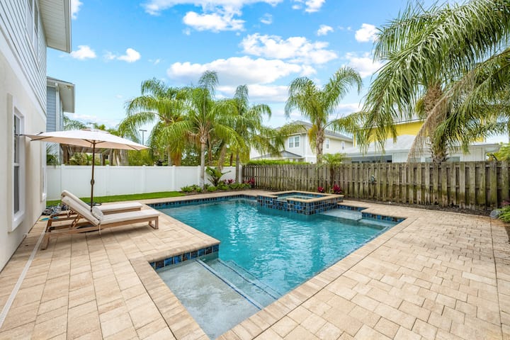 Luxurious Beachside Pool Retreat - Jacksonville Beach, FL
