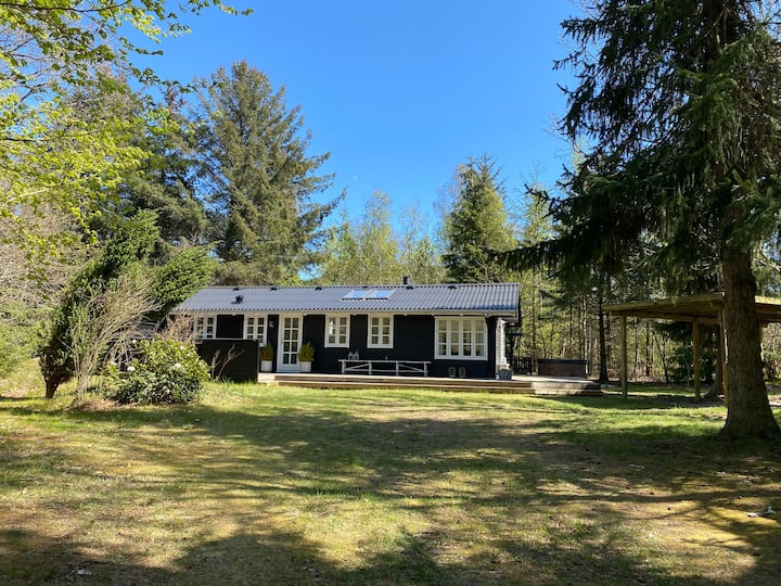Idyllic Cottage In The Forrest And With A Hottub - Đan Mạch