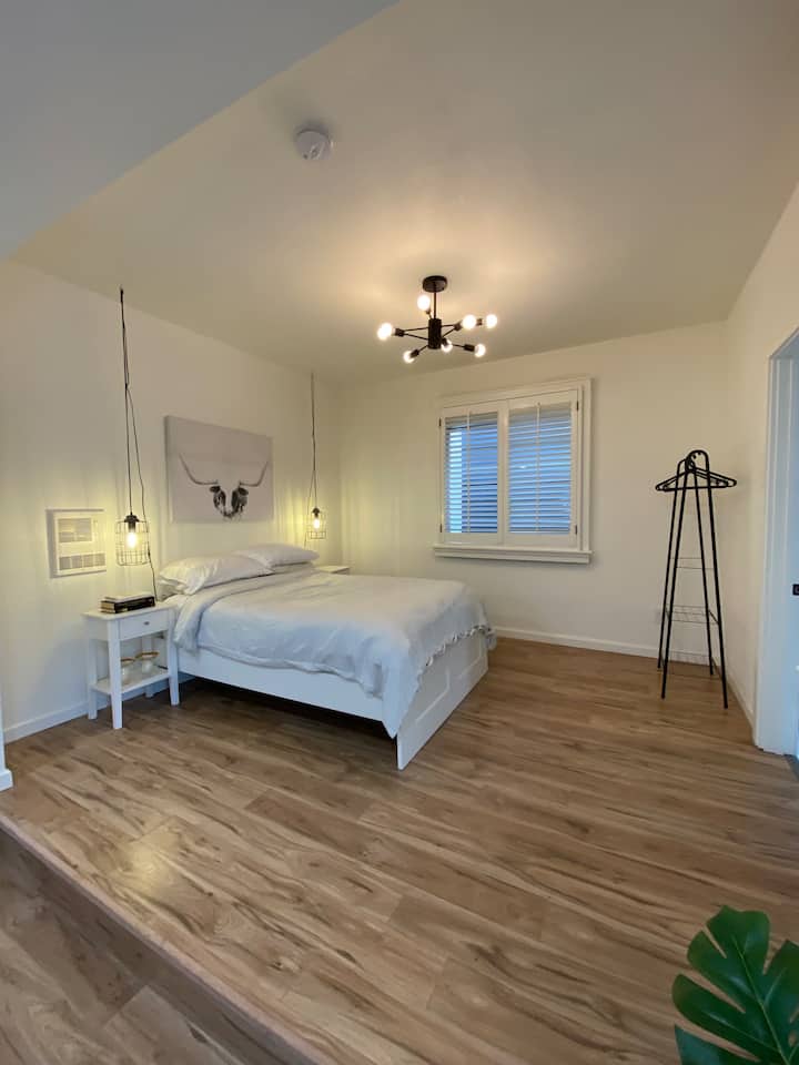 Gorgeously Renovated And Staged Studio W/ Backyard - Oakland, CA