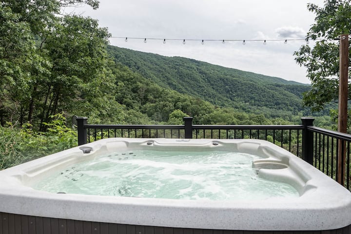 Beautiful Mountain Cabin W/ Hot Tub &  Great Views - Seven Bends State Park, Woodstock