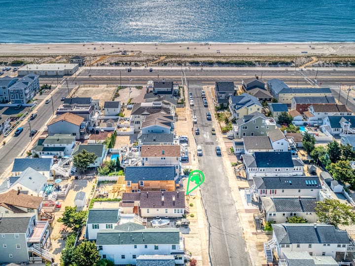 Ocean Block 3 Bed Home Plus Loft In Seaside Park! - Seaside Park, NJ