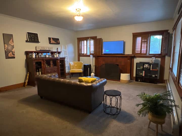 Charming 2 Bed Bungalow In Historic Neighborhood! - Ogden, UT