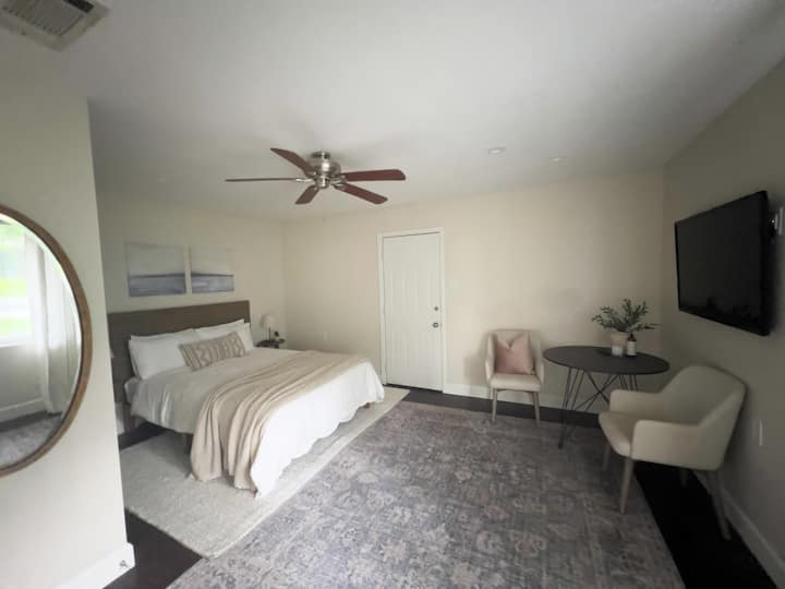 Peaceful Guest Suite With Private Entrance - Dallas, TX